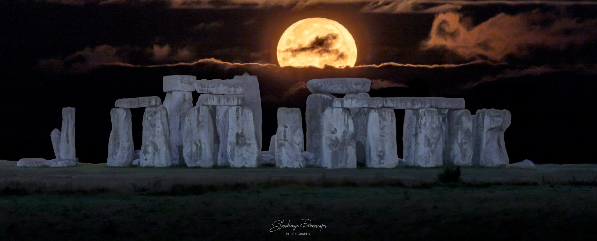 Ancient Skies: Stonehenge and the Moon. | Stonehenge Stone Circle News ...